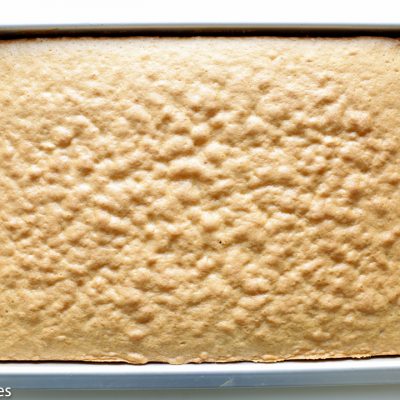Romige pinda karamel cake | Kookmutsjes