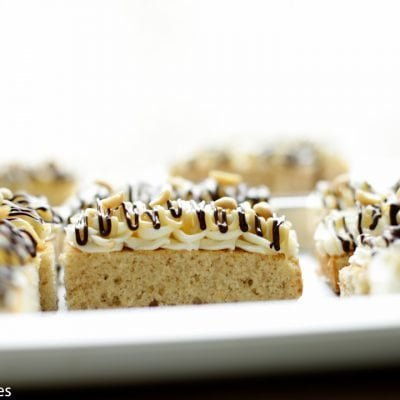 Romige pinda karamel cake | Kookmutsjes