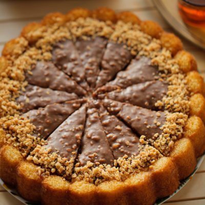 Cake met pinda, karamel en chocolade | Kookmutsjes