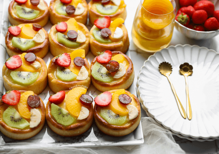 Gele room taartjes met fruit | Kookmutsjes