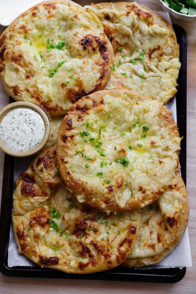 Gevulde Broodjes met Gehakt en Kaas - Kookmutsjes